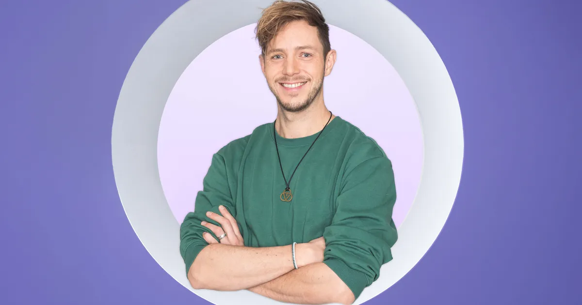 Column Elbert: 'Wat haalt papa toch allemaal uit op tv?' - EO