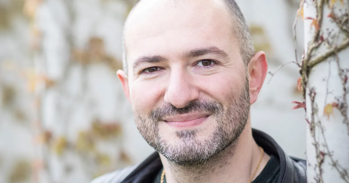 SEH-arts Gor Khatchikyan: 'Wie geneest: de arts of God?' - EO